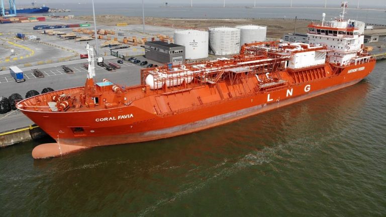 First LNG bunkering By Coral Fraseri On Maiden Voyage Heerema’s ...